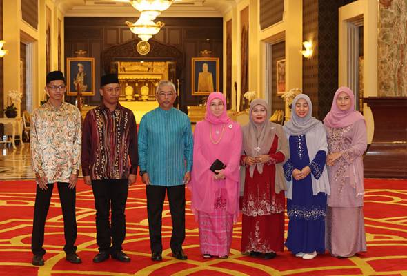 Agong, Permaisuri berangkat ke majlis santapan memperingati perwira Lahad Datu | Astro Awani