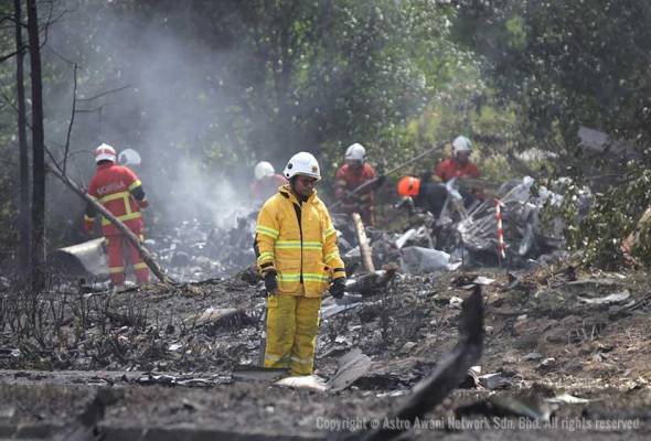 Pesawat terhempas di Elmina: Api marak dipadam dalam tempoh 6 minit ...