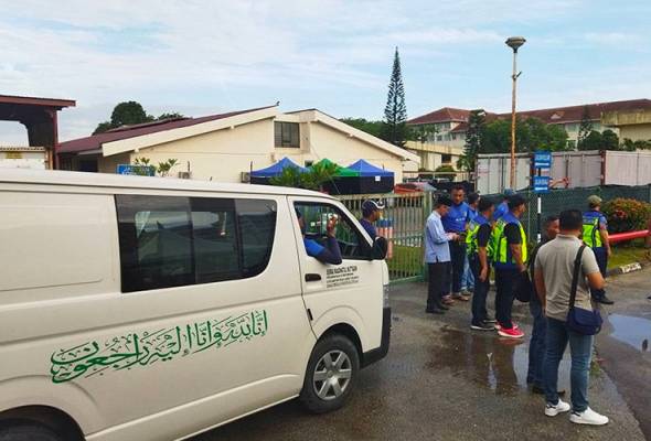 Pesawat terhempas di Elmina: Sembilan van jenazah bawa mangsa nahas | Astro Awani