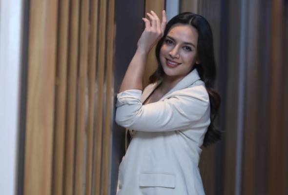 Ada 'kerabat' dampingi Diana Danielle? Ini komen empunya badan | Astro ...