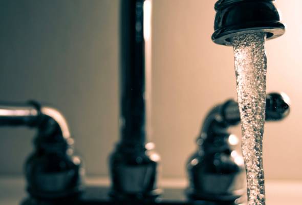 Gangguan bekalan air enam wilayah mula disalur berperingkat | Astro Awani