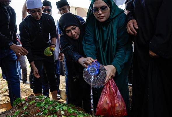 Pesawat terhempas di Elmina: Jenazah Allahyarham Johari selamat dikebumi | Astro Awani