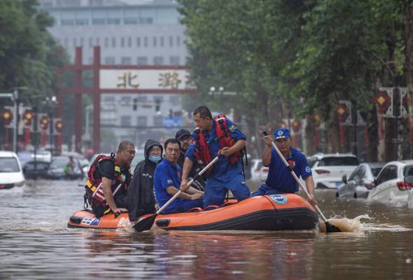 Rain pelts Beijing, northern China for fourth day, killing at least 11 ...