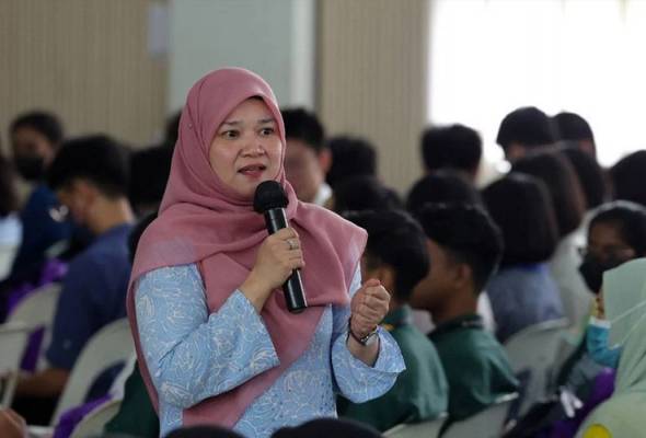 Model khas tetapkan lokasi sekolah khas golongan miskin - Fadhlina | Astro Awani