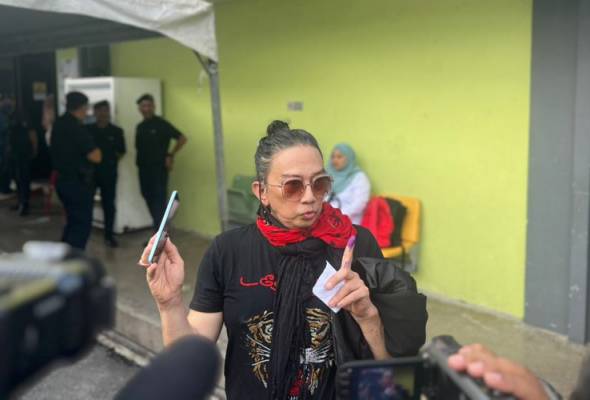 PRN: "Bukan darah daging jadi percaturan" - Azwan Ali antara pengundi ...