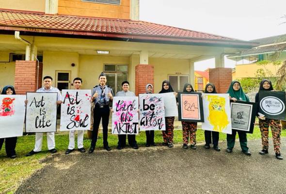 Pupuk semangat patriotisme melalui pertandingan lukis poster Hari ...