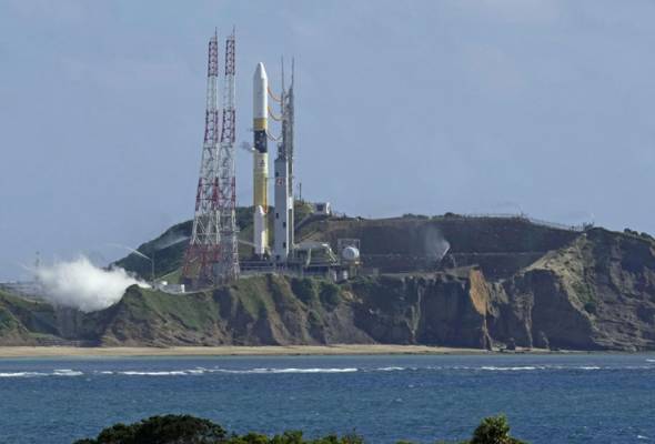 Japan launches 'moon sniper' lunar lander SLIM into space | Astro Awani