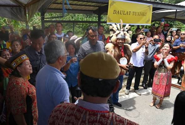 Persinggahan di KM 0, Telok Melano lengkapkan kembara Agong, Permaisuri ...