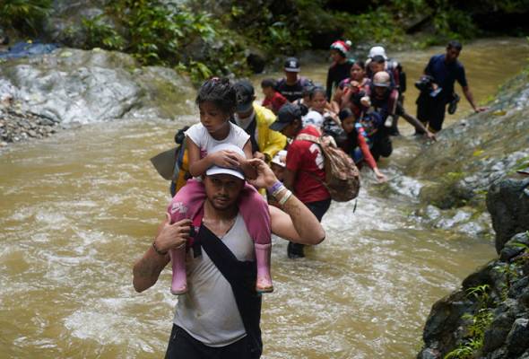Number of migrants crossing Panama's Darien Gap surpasses 400,000 to ...