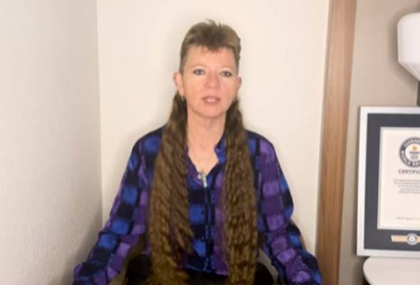 Tami Manis diiktiraf individu rambut gaya mullet terpanjang di dunia ...