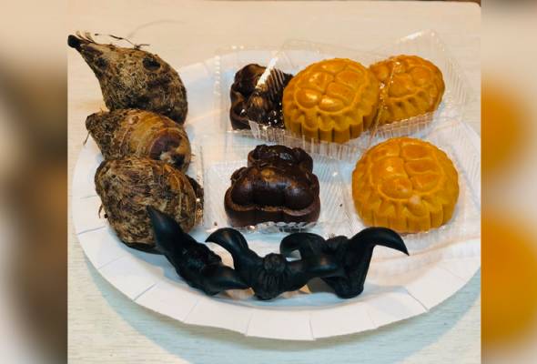 Kuih Bulan: Dulu medium selit mesej rahsia, kini satukan masyarakat ...