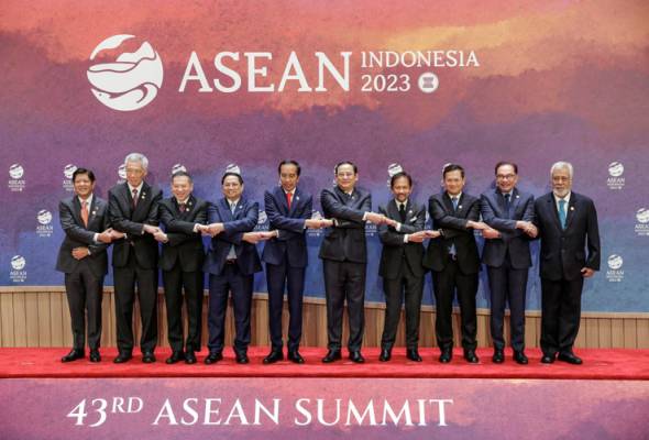ASEAN leaders seek to assert bloc's relevance at annual summit | AWANI ...