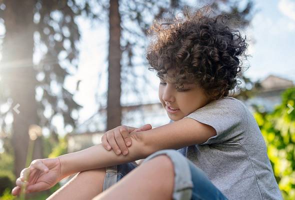 A battle against skin diseases among children | AWANI International