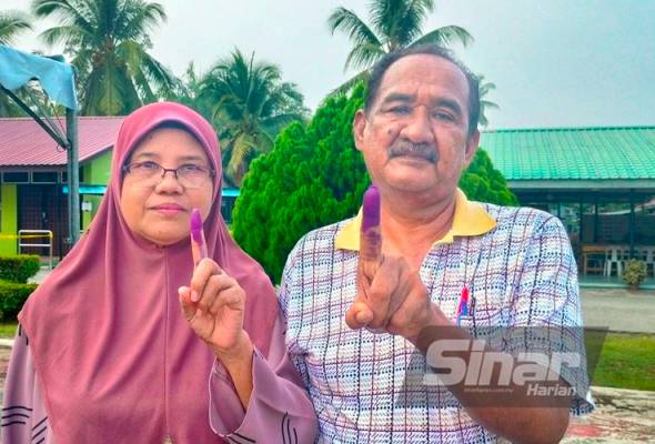 Pasangan suami isteri teruja jadi pengundi pertama | Astro Awani