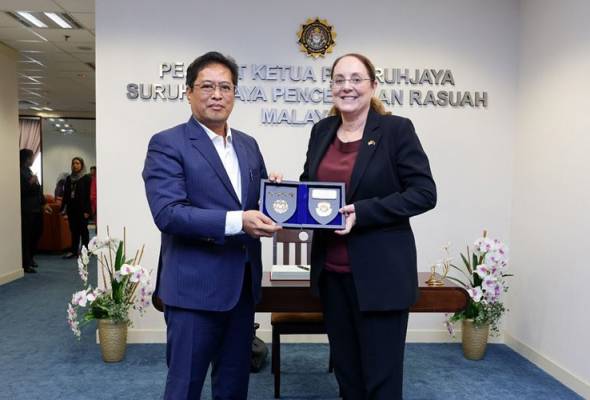 SPRM, AFP teroka kerjasama bidang siasatan kewangan, perisikan | Astro ...