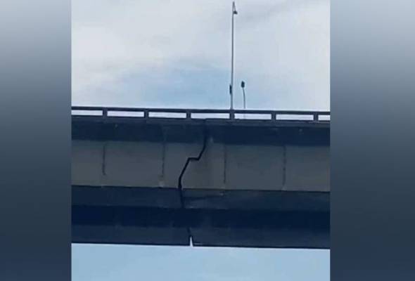 Video tular: JKSB nafi Jambatan Kedua di Pulau Pinang retak | Astro Awani