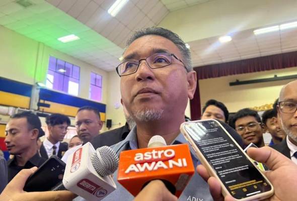 Dilantik sebagai menteri? Ini reaksi Adly Zahari... | Astro Awani