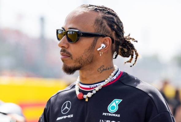 Motor racing - Hamilton to race for Ferrari from 2025 | AWANI International