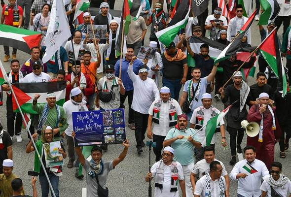 Serang hospital, Israel adalah pengganas - Tun Mahathir | Astro Awani