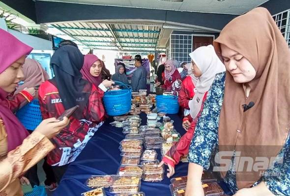 Jual lebih 100 jenis makanan RM3 | Astro Awani