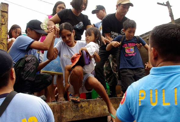 Filipino typhoon survivors join 'David and Goliath' climate fight ...