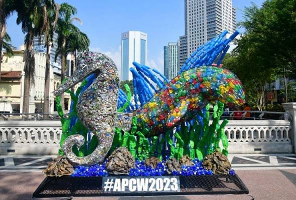 MBJB bina arca daripada bahan kitar semula sempena APCW | Astro Awani