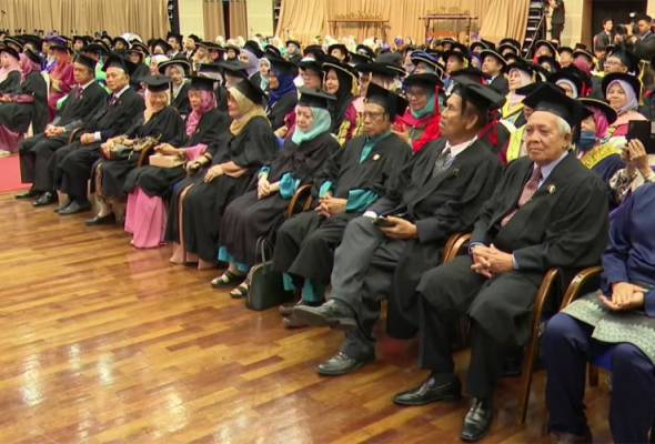 Sembilan graduan RIDA hadir Istiadat Konvokesyen UiTM ke-98 | Astro Awani
