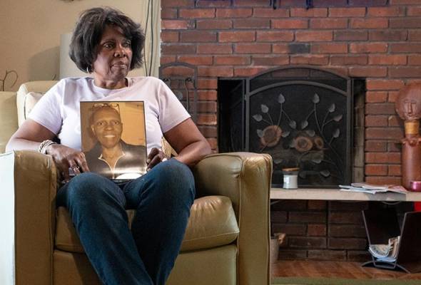 Thousands of Black women claim hair relaxers gave them cancer | Astro Awani