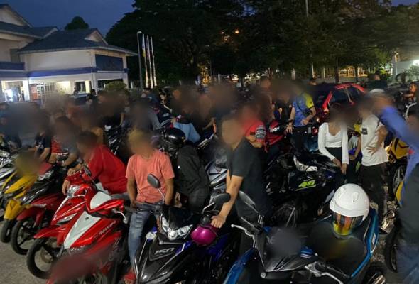50 motosikal disita dalam operasi bendung samseng jalanan | Astro Awani