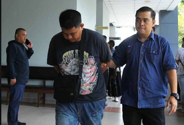 Pemandu lori tak mengaku cabul pelajar IPT | Astro Awani