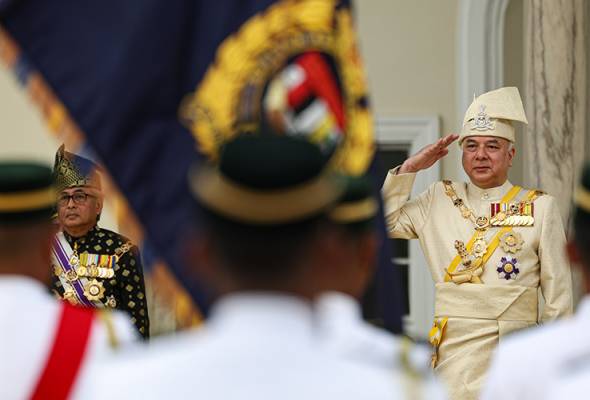 Sultan Nazrin Shah emphasises education to empower Ummah | AWANI ...