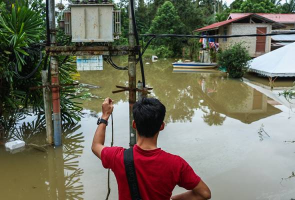 Banjir: Mangsa di Terengganu, Kelantan terus meningkat | Astro Awani