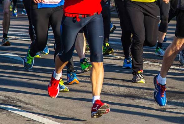 3 pelari disamun ketika berlumba | Astro Awani