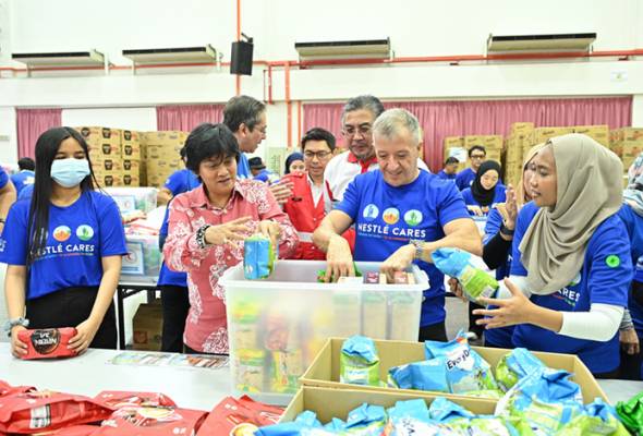 Nestle Malaysia, PBSMM sumbang 4,000 kotak bantuan kepada mangsa banjir ...