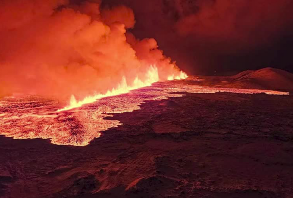 Rekahan gunung berapi di Iceland cecah 4km | Astro Awani