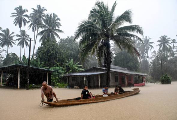 Situasi banjir di Kelantan, Terengganu semakin memburuk | Astro Awani Situasi banjir di Kelantan, Terengganu semakin memburuk | Astro Awani