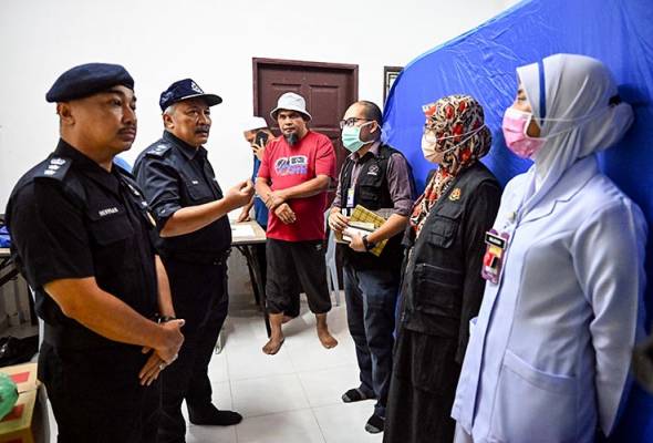 COVID-19: Jangan bimbang untuk pindah ke PPS - Polis | Astro Awani