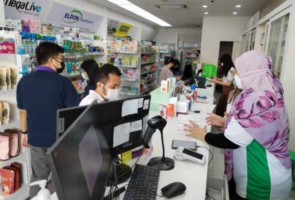 COVID-19: Orang ramai mula kembali amal 'norma baharu' | Astro Awani