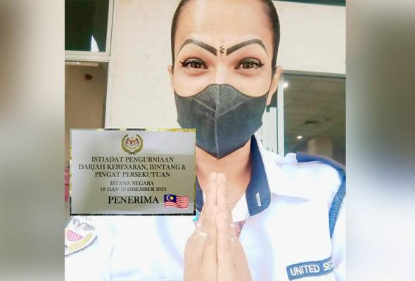 "Aunty guard viral" gementar bakal jejak kaki ke Istana Negara | Astro ...