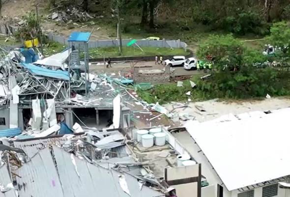 Seychelles declares emergency after explosion and flooding | Astro Awani