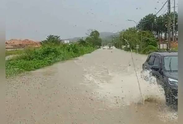 Puncak Alam dilanda banjir kilat | Astro Awani