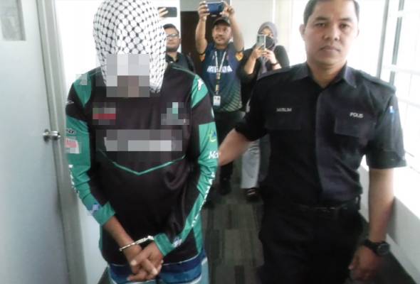 Pemandu lori dituduh lakukan amang seksual terhadap anak kandung | Astro Awani