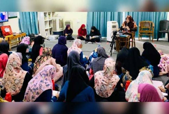 Educate, do not ostracise unwed pregnant adolescents, says experts ...