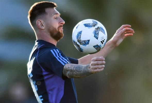 Lionel Messi named FIFA Best Men's Footballer of 2023 | AWANI International