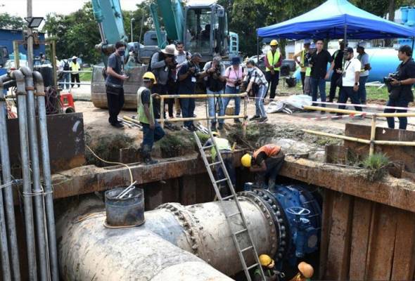 Kerja pembaikan saluran paip di dasar Sungai Perai siap - PBAPP | Astro ...
