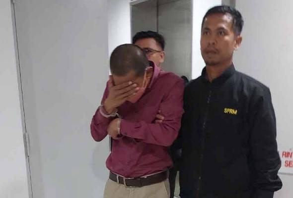 Juruukur didakwa terima rasuah wang, motor Ysuku | Astro Awani