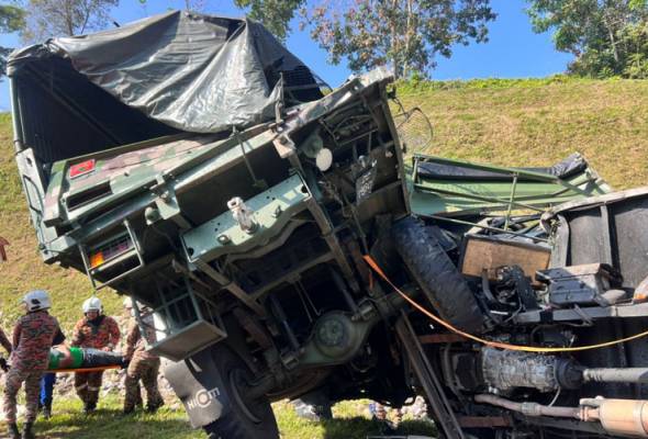Tiga anggota tentera maut dalam kemalangan di Gurun | Astro Awani
