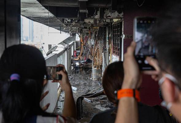 Sri Sabah Flats fire: Jittery residents on 16th floor move out | AWANI ...