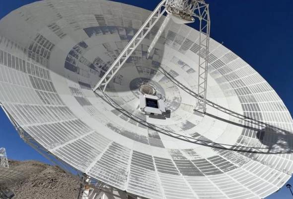 NASA uji parabola hibrid terima isyarat komunikasi radio dan laser ...