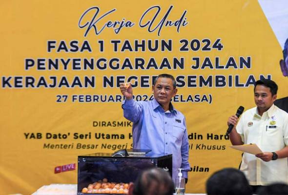 Aminuddin ingatkan kontraktor laksana kerja berkualiti | Astro Awani